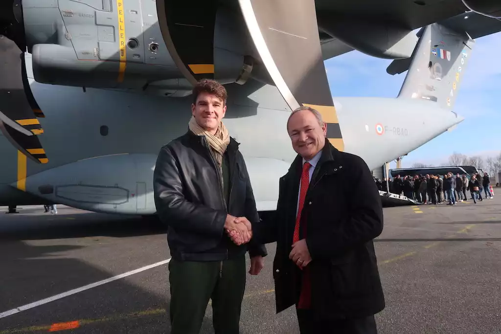 Quand l’équipage d’un Airbus A400M vient à la rencontre de l’hélicier ...