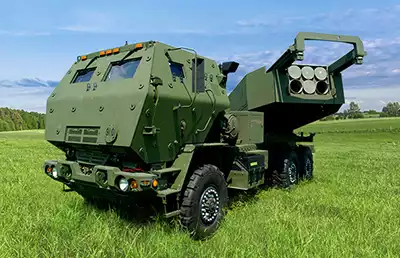 Nouvelle aide américaine avec 4 HIMARS... et 580 munitions rôdeuses Phoenix Ghost