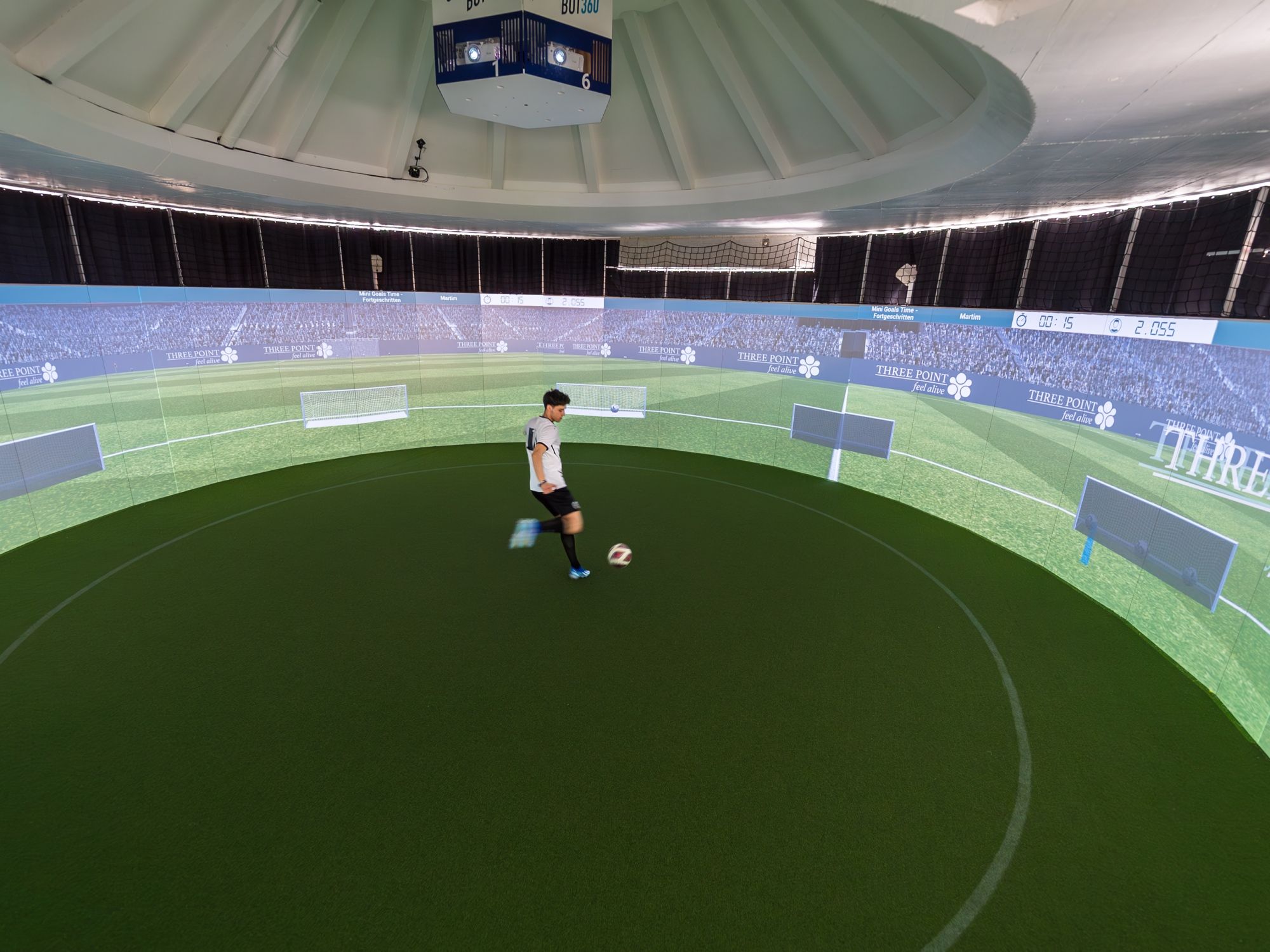 "Fussball Bot 360" virtuelles Fussballtraining in Winterthur