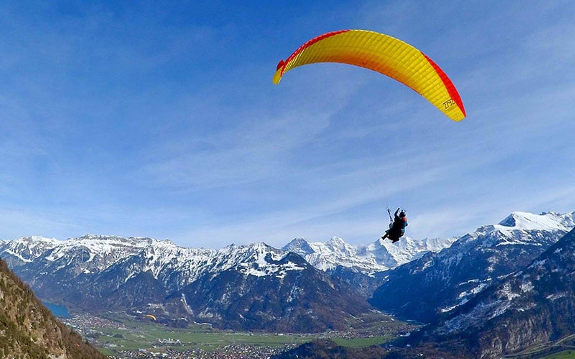 Paragliding Interlaken - Top Deals and Prices 2024