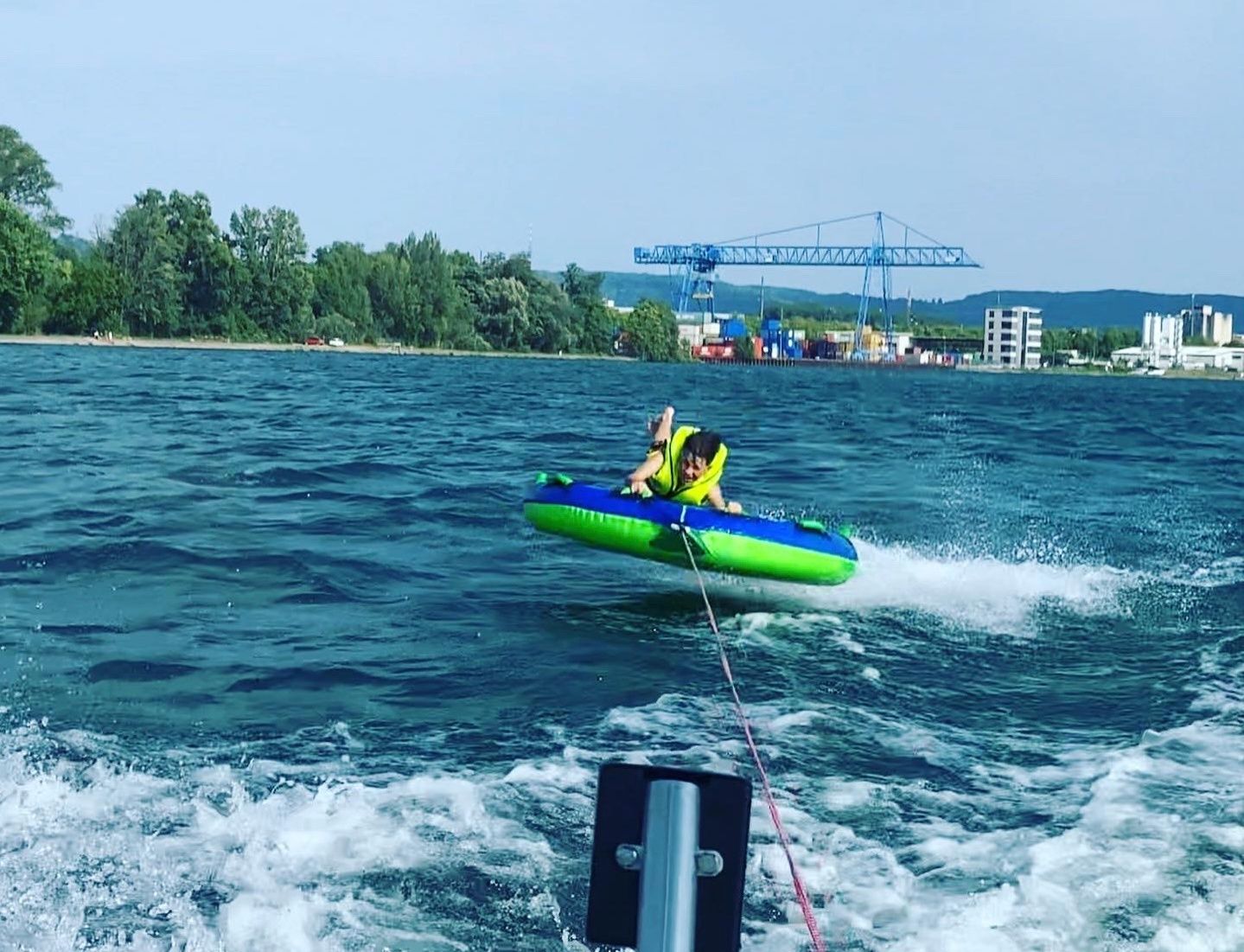 Fun Tube auf dem Rhein