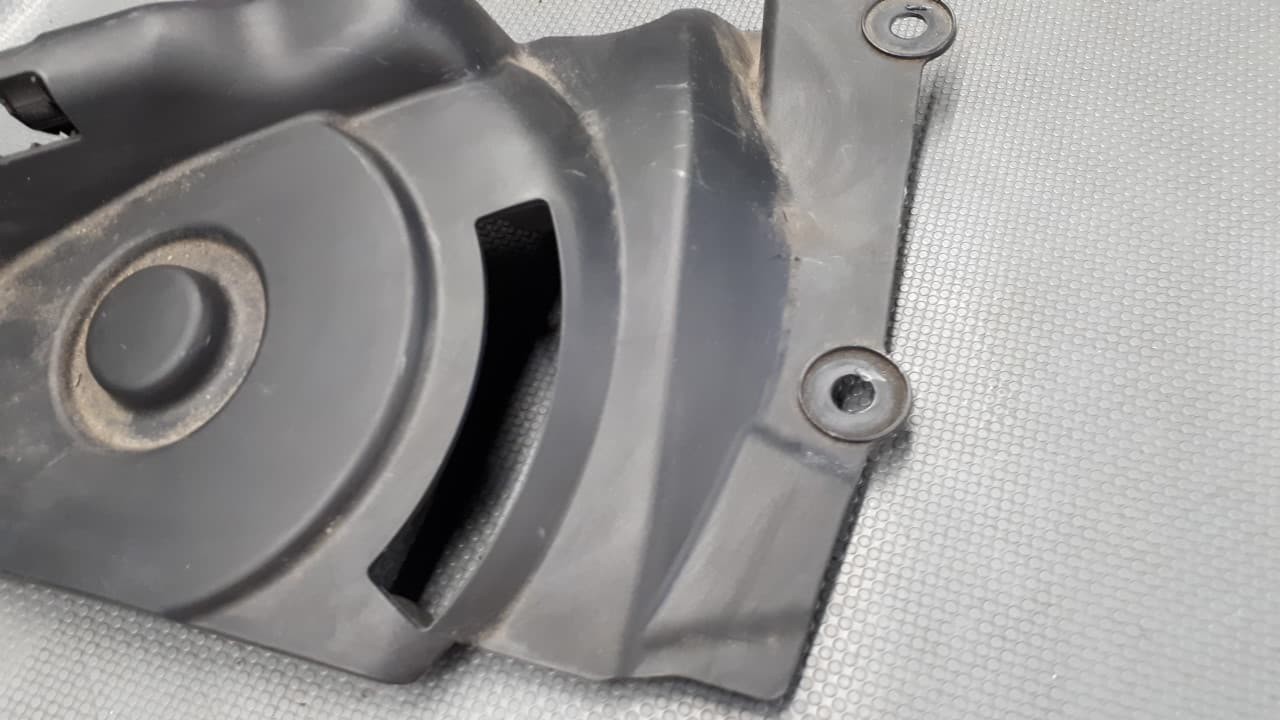 7046902 prawa osłona kielicha amortyzatora BMW E60 - Damar