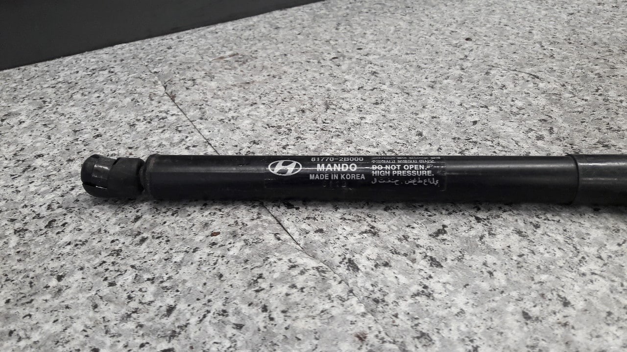 81770-2B000 silownik klapy hyundai santa fe - Damar