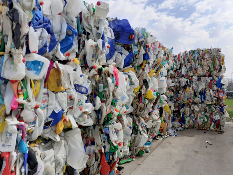 Je potřeba úplně změnit pohled na plasty, říká vědec | Průmyslová ekologie