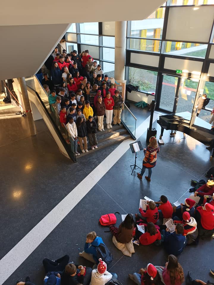 LLIS - Singing in the stairwell