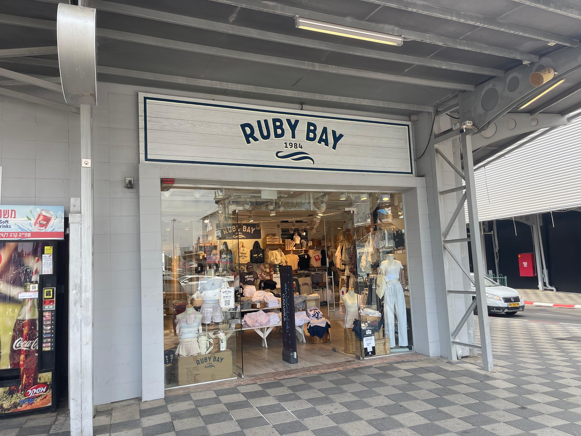 מותג האופנה לצעירות RUBY BAY פותח סניף דגל בעופר בילו סנטר המשלב אאוטלט לצד קולקציות חדשות ...