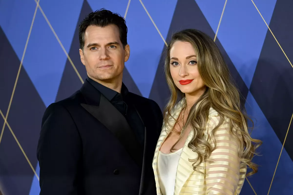 (FOTO) Actorul Henry Cavill a devenit tată. Iubita sa, Natalie Viscuso ...