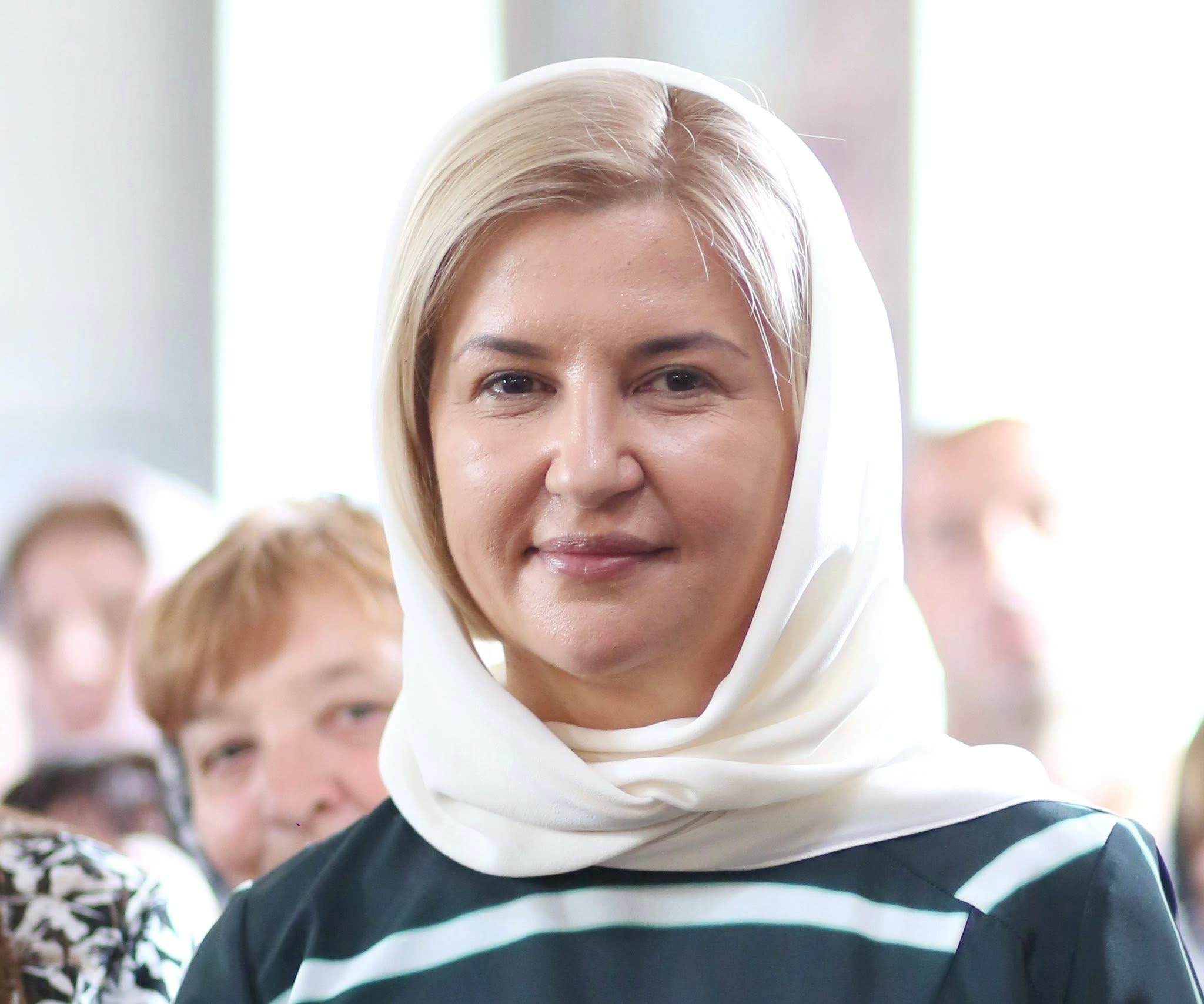 VIDEO// Irina Vlah i-a cântat „La mulți ani” Arhiepiscopului Anatolie ...