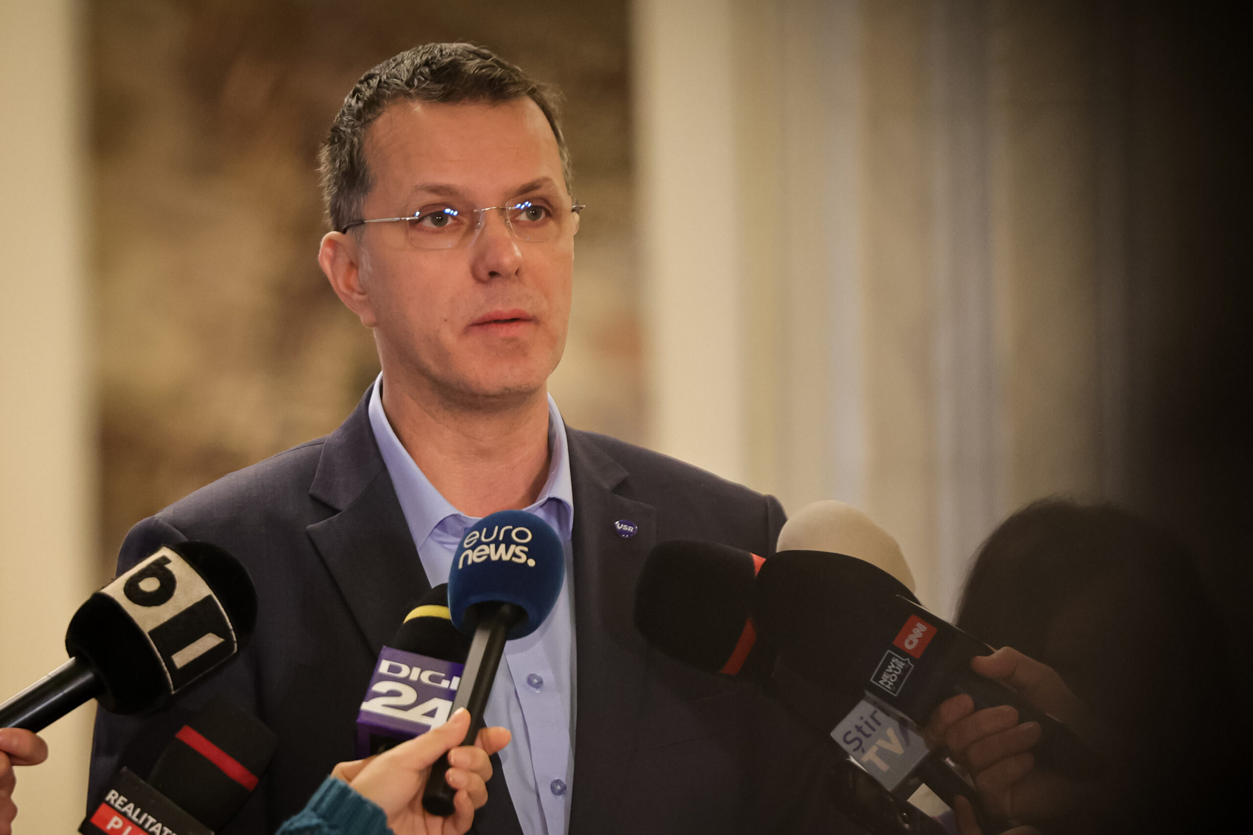 Moșteanu: Domnule Iohannis, faceți un pas în spate! Ar fi bine pentru ...