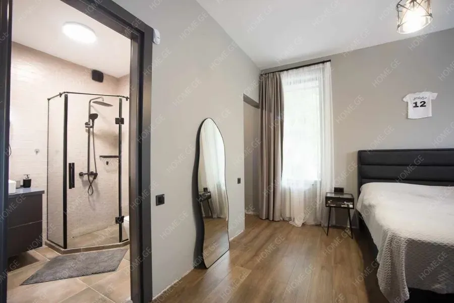 House For Sale, Lisi lake